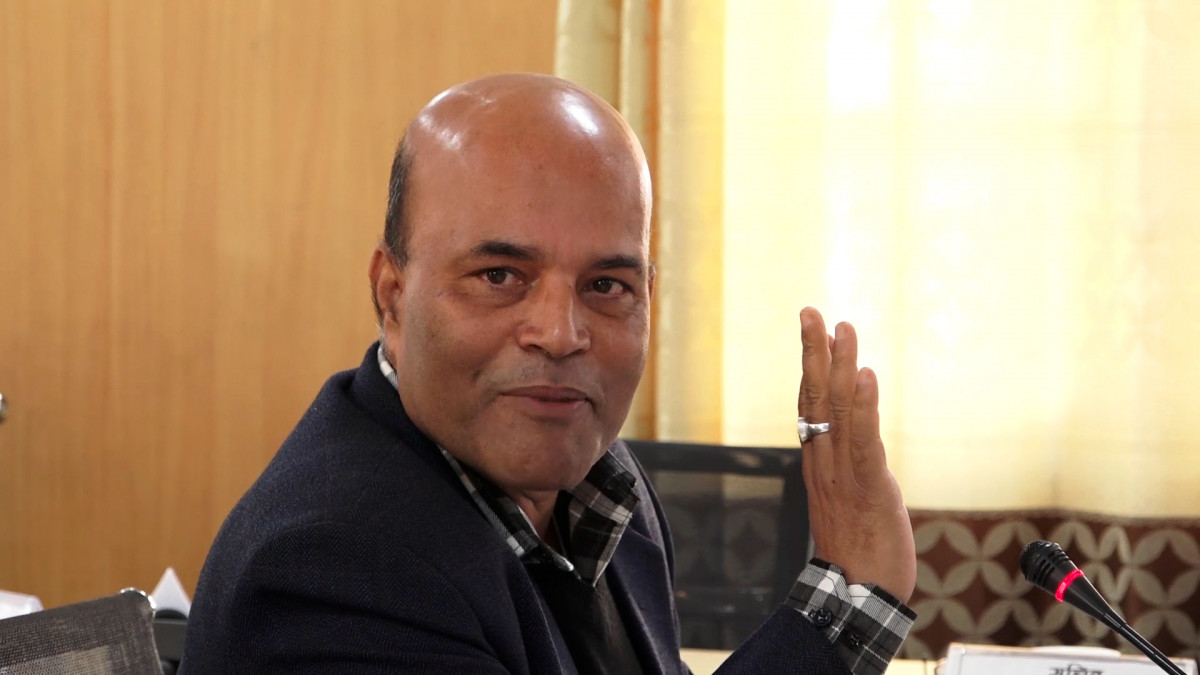 merolagani - सार्वजनिक विदा कटौती गरौंः डा‍.अमरेशकुमार सिंह