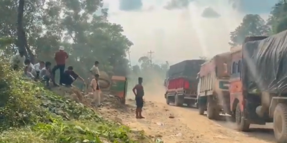 Efforts of Road Department to Clear Blocked Roads in Nepal | News ...